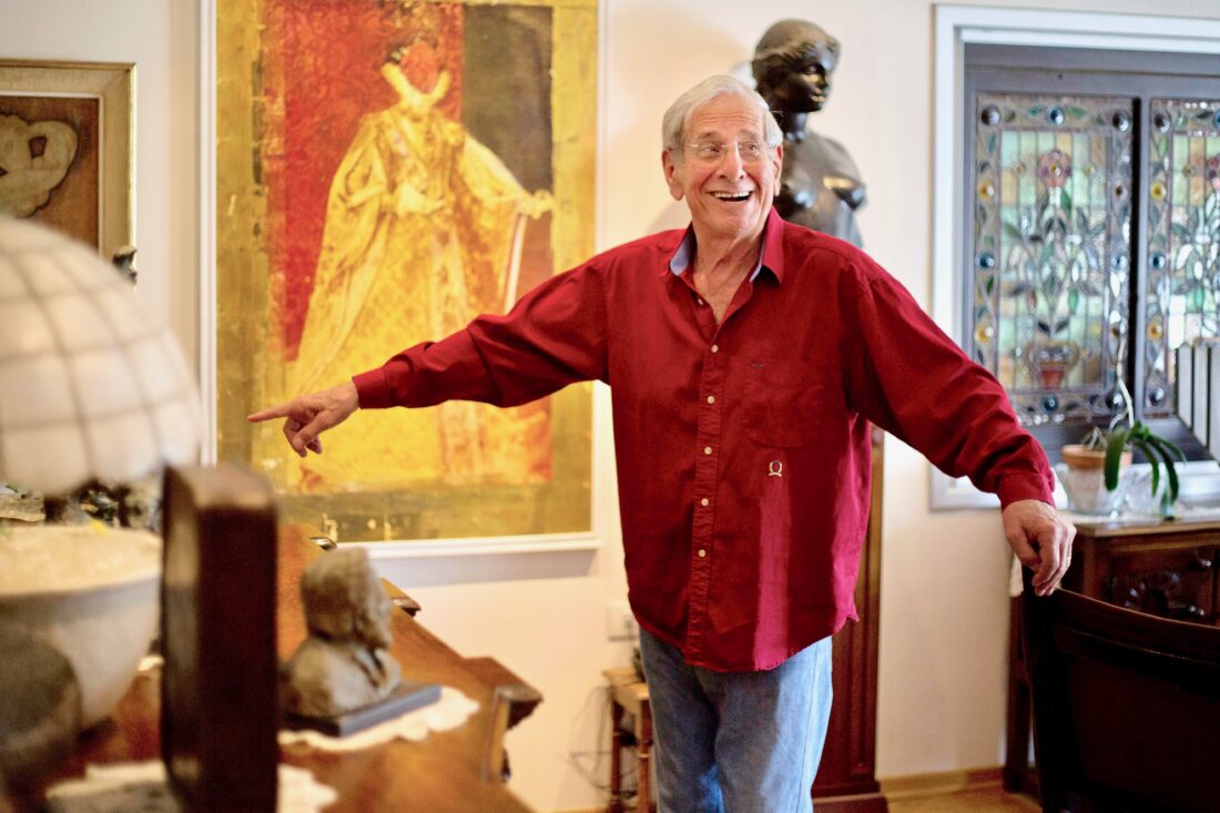 Chaim Topol, Israeli actor known for Fiddler’s Tevye, dies | News ...